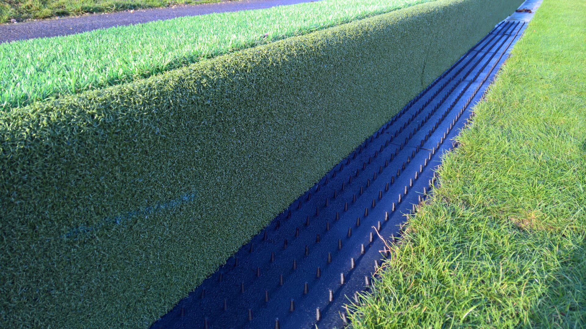 Hedgehog III Liner suitable for ditches upto 330mm wide - Sportsmark